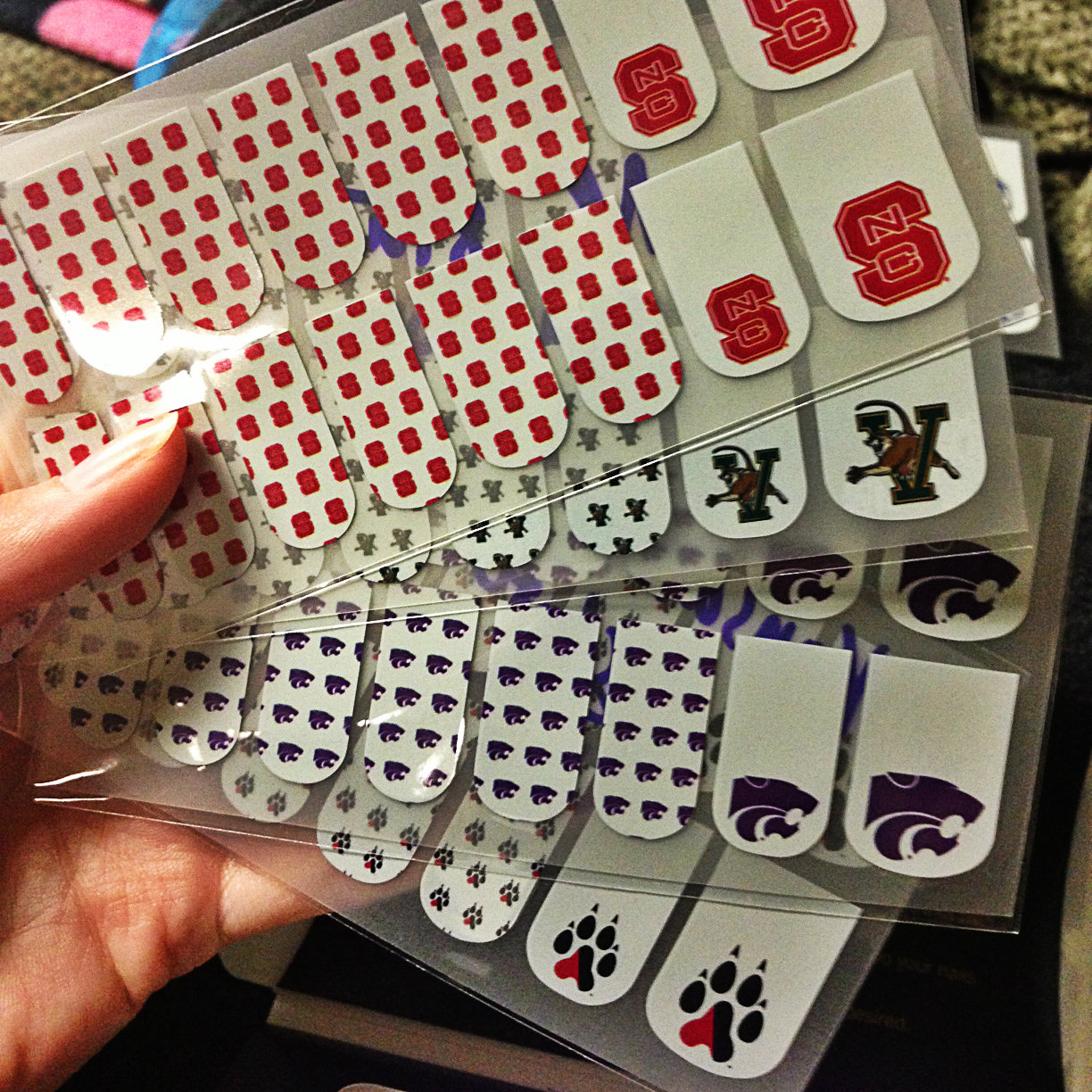 Manicure Monday: Alumni Pride | The Collabor-eight